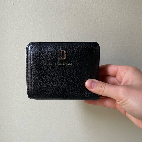 Marc Jacobs | Bags | Marc Jacobs The J Marc Mini Compact Wallet Black ...
